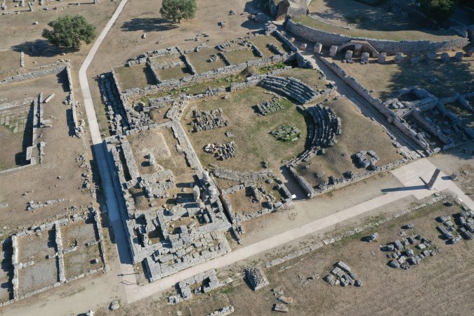 Der Forumstempel und das Comitium von Paestum